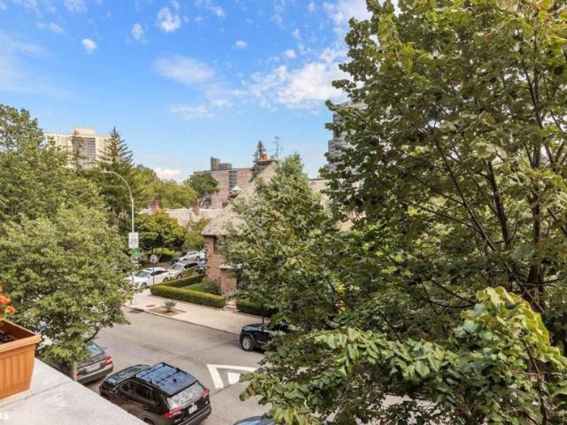 2 bedroom, Forest Hills NY 102245883
