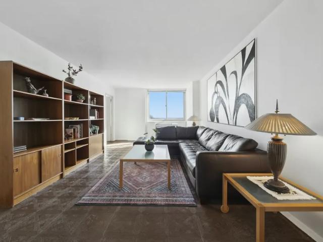 2 bedroom, Forest Hills NY 102752860