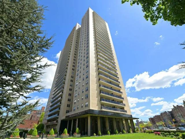 2 bedroom, Forest Hills NY 102752823