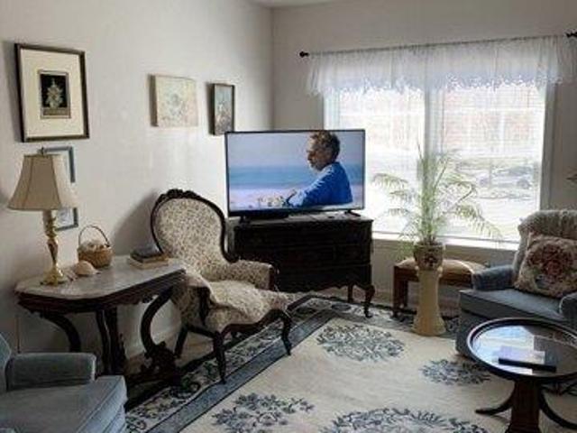 2 bedroom, Falmouth MA 02540 105060119