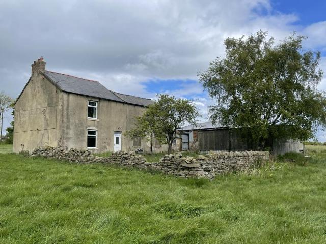 2 bedroom farm house for sale