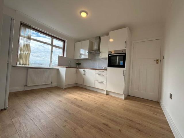 2 bedroom first floor Chingford to let