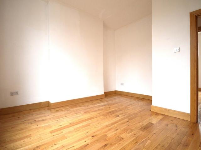 2 Bedroom First Floor Flat to Let – N4