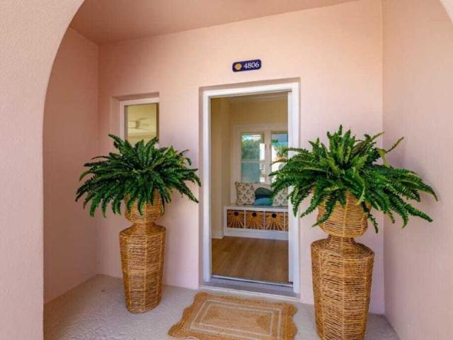 2 bedroom, FL FL 102659794