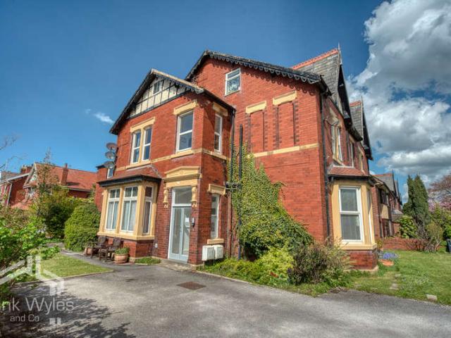 2 Bedroom Flat