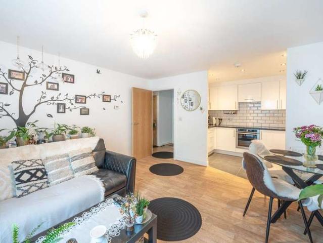 2 Bedroom Flat