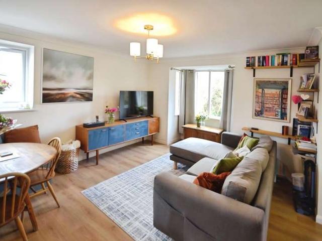 2 Bedroom Flat