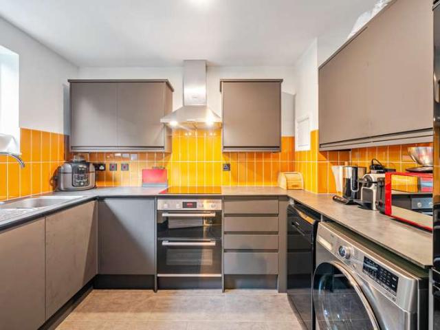 2 Bedroom Flat