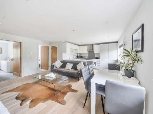 2 Bedroom Flat
