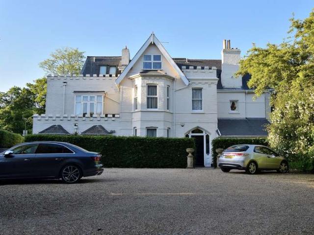 2 Bedroom Flat