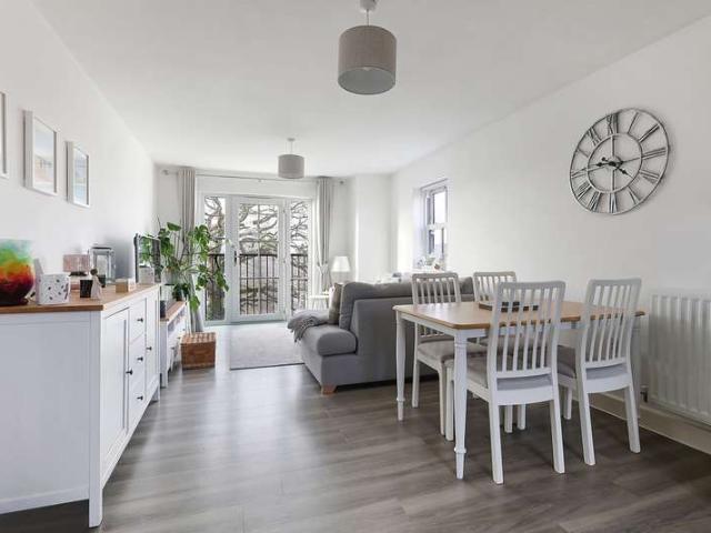 2 Bedroom Flat