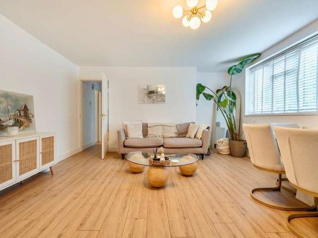 2 Bedroom Flat