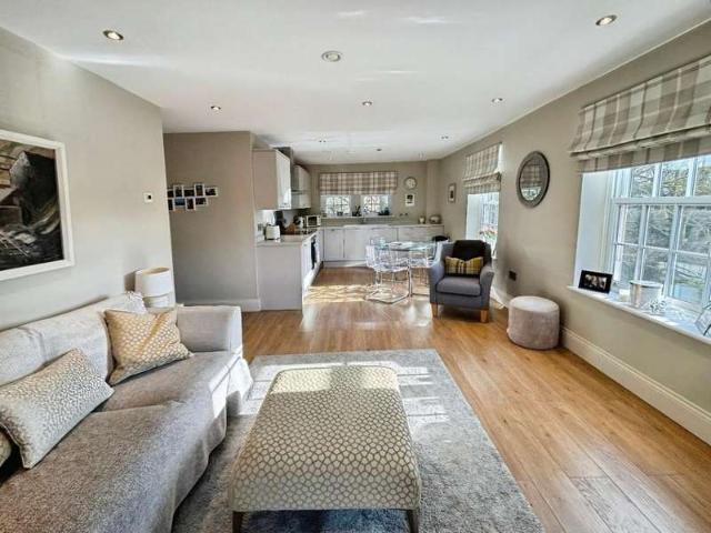 2 Bedroom Flat