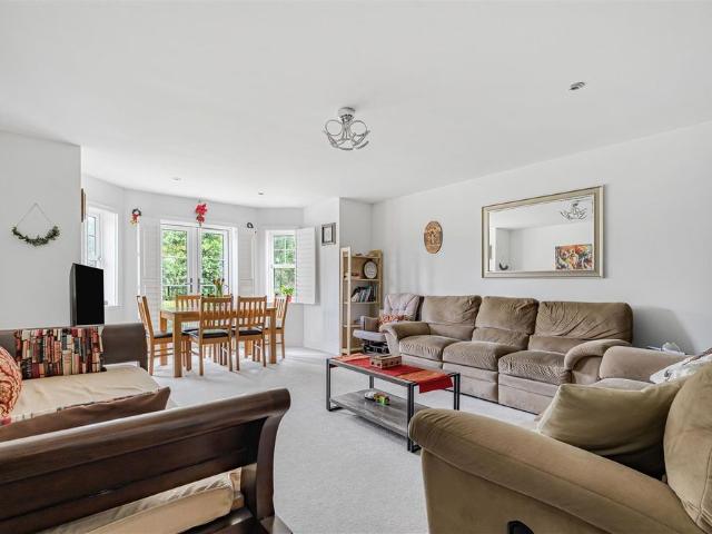 2 bedroom flat