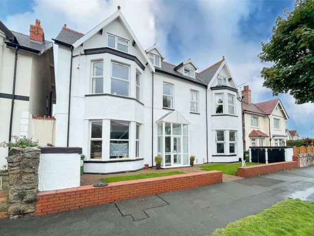 2 Bedroom Flat