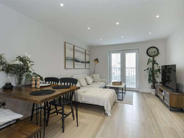 2 Bedroom Flat