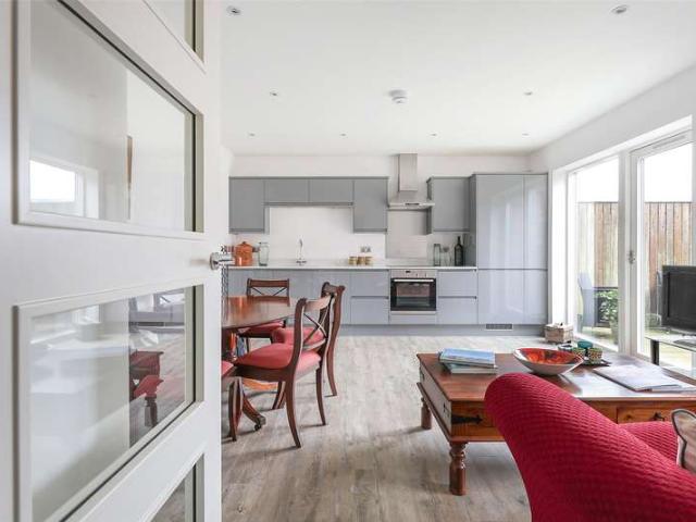 2 Bedroom Flat