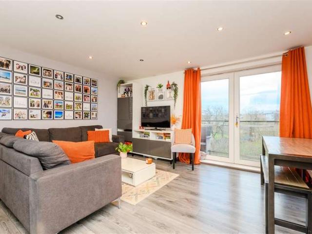 2 Bedroom Flat