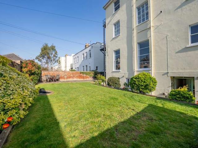 2 Bedroom Flat