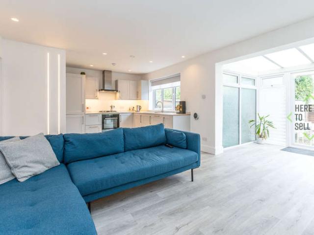 2 Bedroom Flat