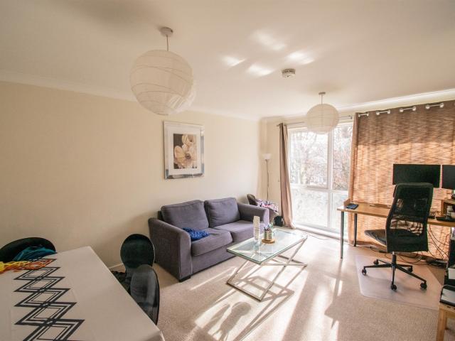 2 Bedroom Flat
