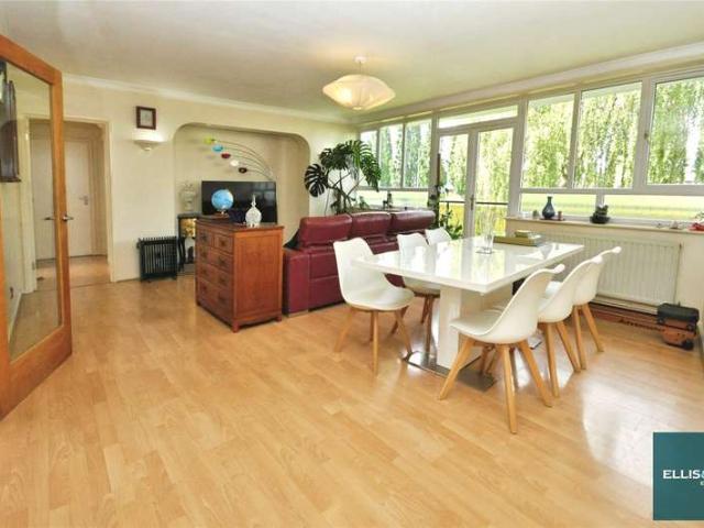 2 Bedroom Flat