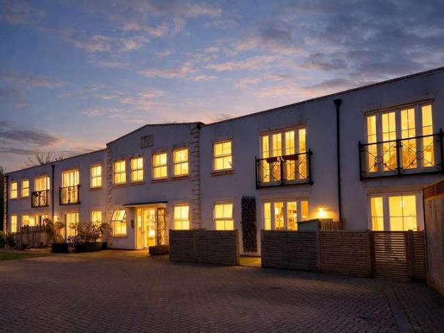 2 Bedroom Flat