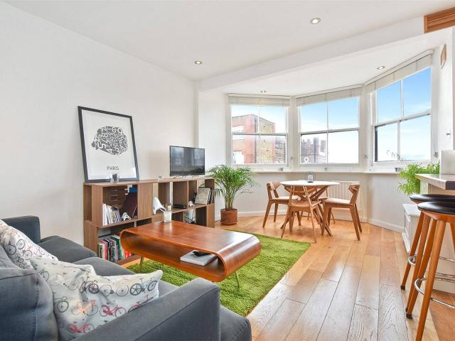 2 bedroom Flat