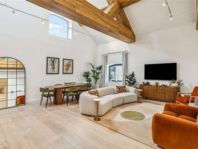 2 Bedroom Flat