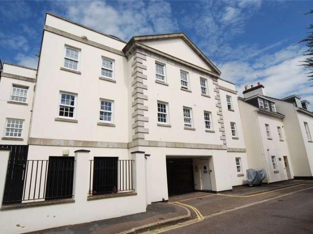 2 Bedroom Flat