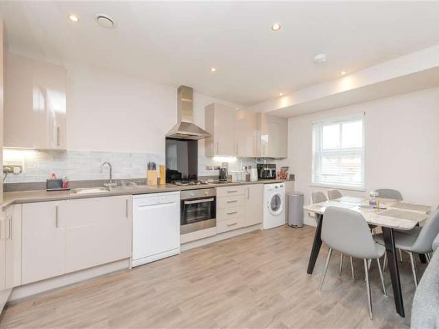 2 Bedroom Flat