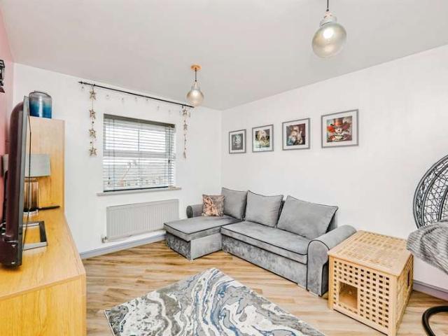 2 Bedroom Flat