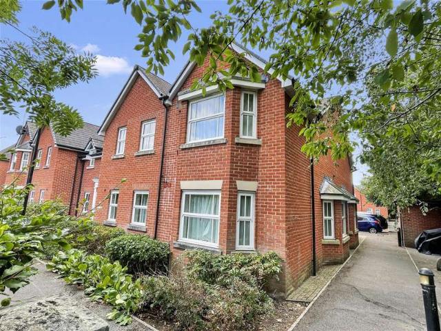 2 Bedroom Ground Flat