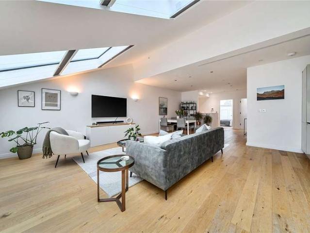 2 Bedroom Flat
