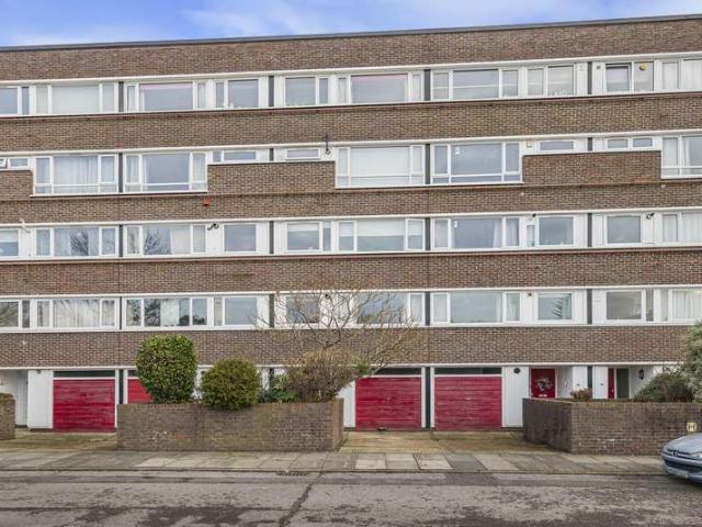 2 Bedroom Maisonette Flat
