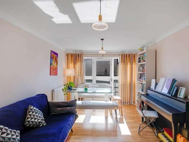 2 Bedroom Flat