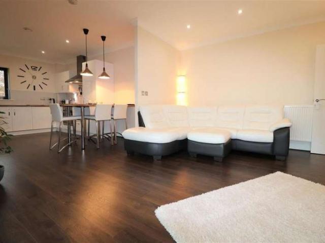 2 Bedroom Flat