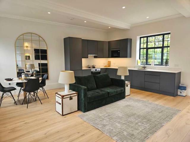 2 Bedroom Flat