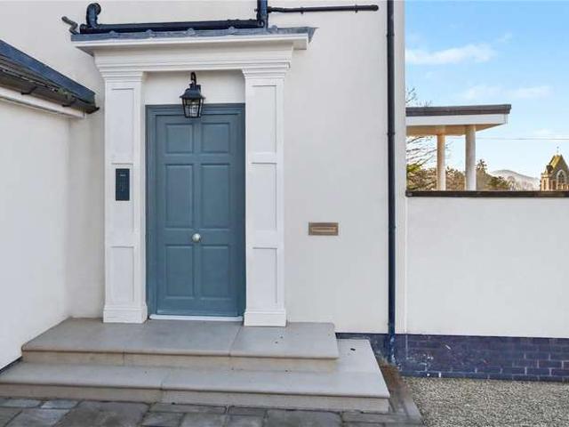 2 Bedroom Flat