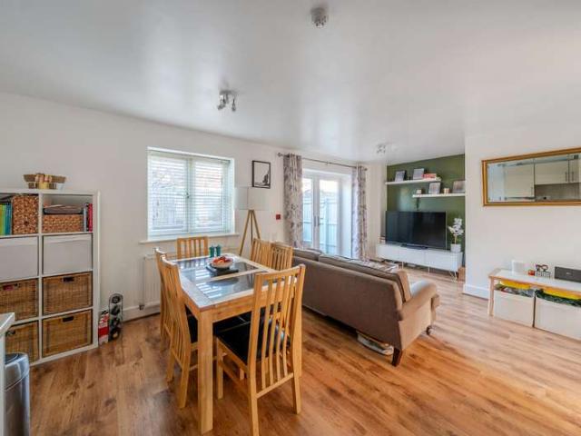2 Bedroom Flat