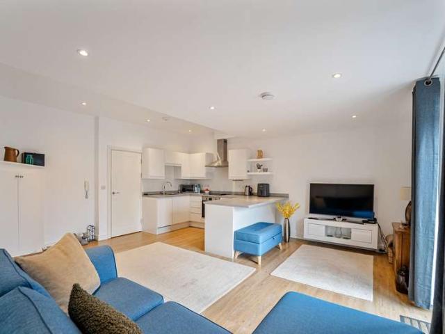 2 Bedroom Flat