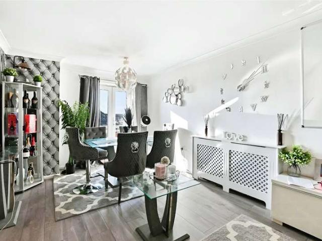 2 Bedroom Flat