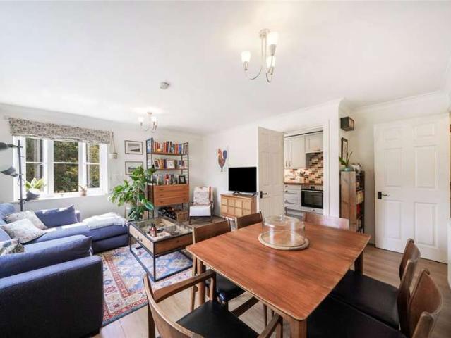 2 Bedroom Flat