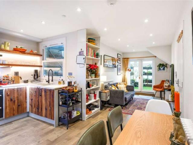 2 Bedroom Flat