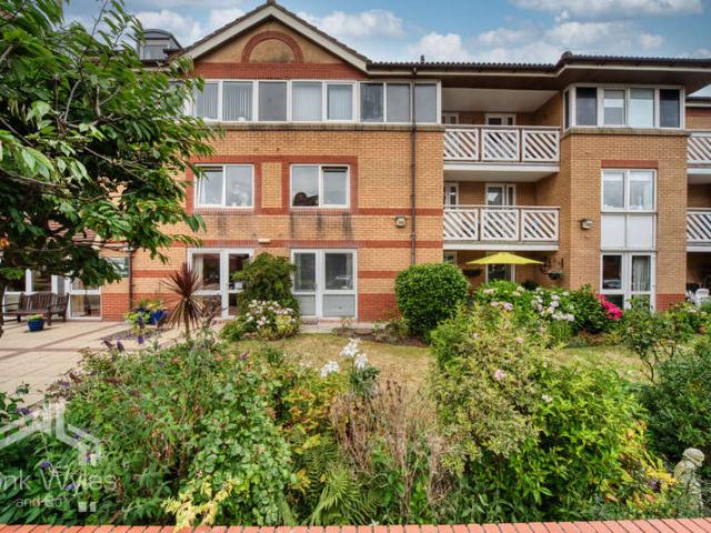 2 Bedroom Flat
