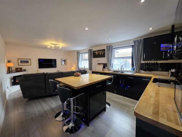 2 Bedroom Flat