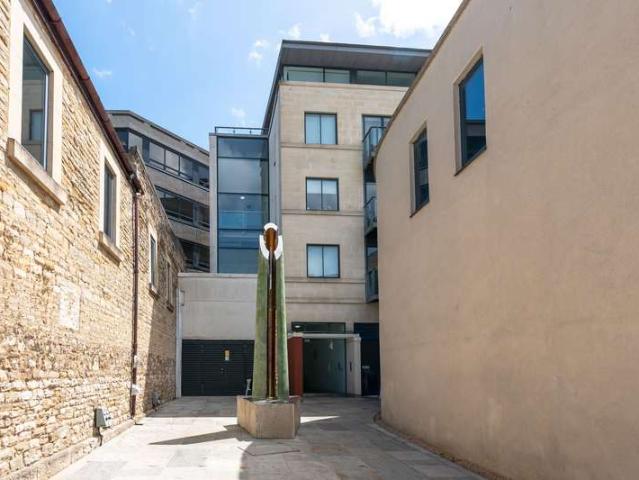2 Bedroom Flat