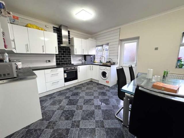 2 Bedroom Flat