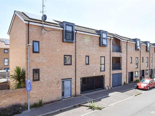 2 Bedroom Flat