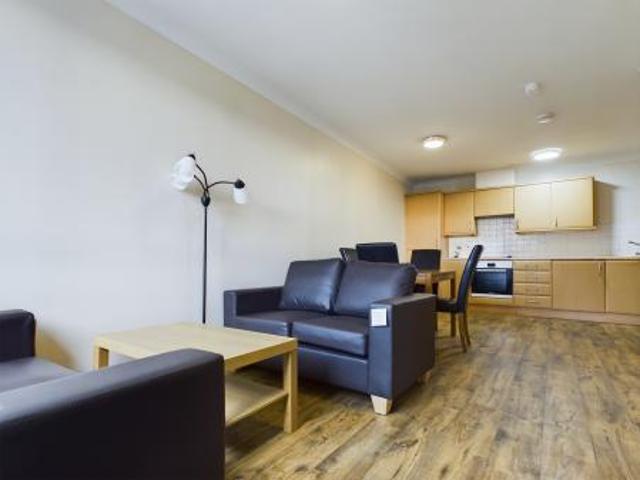 2 bedroom Flat To Let